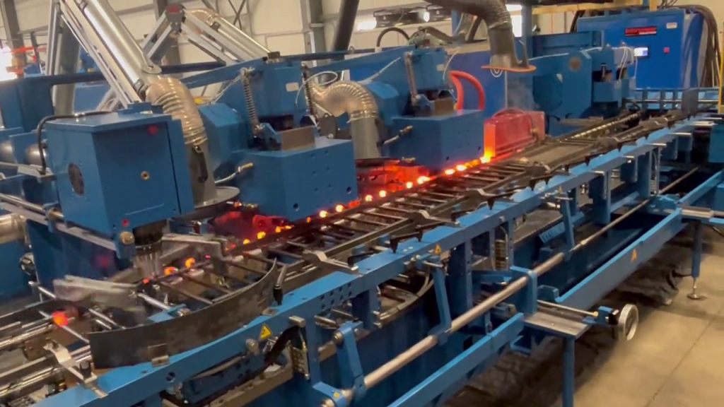 Cold and hot forming of bolts and screws | WIRE