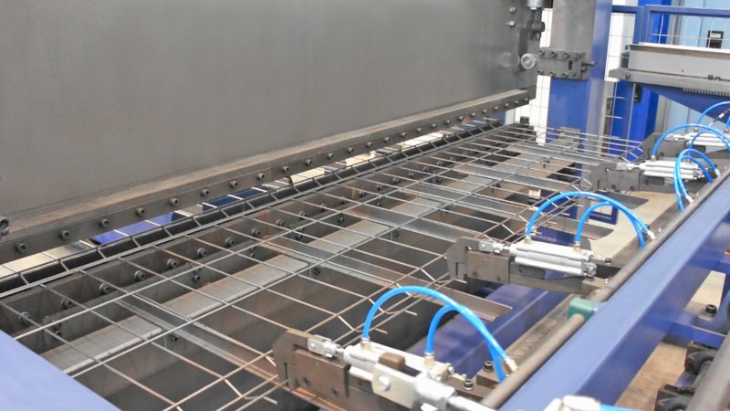 Non-Stop Produktion von Zaungittern und Gabionen ab Coil | Draht