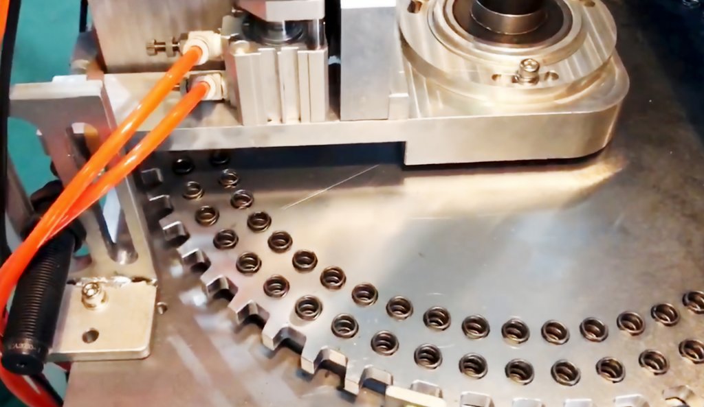 The future of feeding systems in spring grinding | WIRE