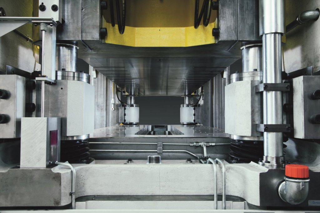 Stanztechnik voll fertigungsnah | BLECH+ROHRE+PROFILE