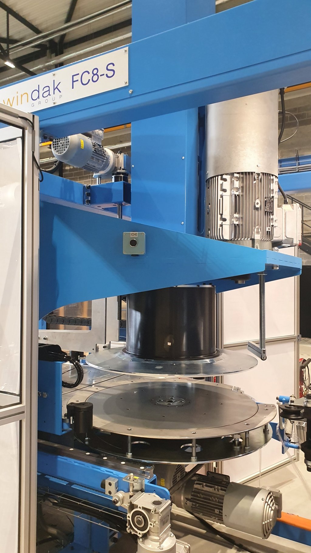 Fully automatic coiler with many special features | WIRE