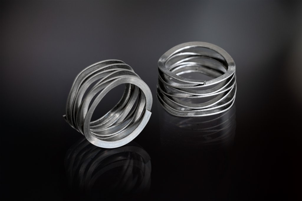 Der perfekte Schnitt für Wellenfedern und Ringe | Draht