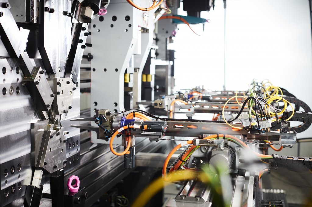 Short cycle times, quick tooling and flexibility | WIRE