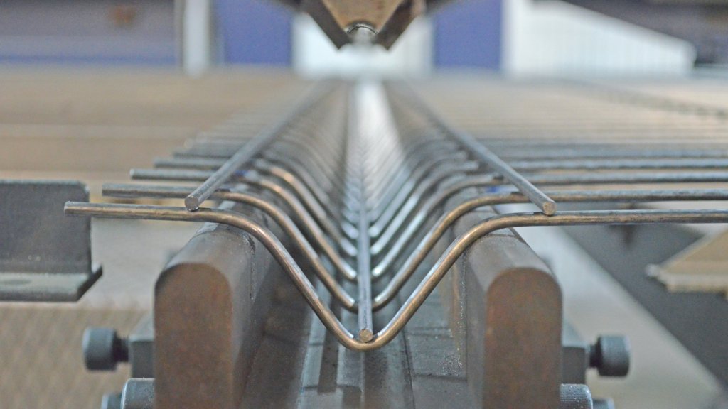 Non-Stop Produktion von Zaungittern und Gabionen ab Coil | Draht