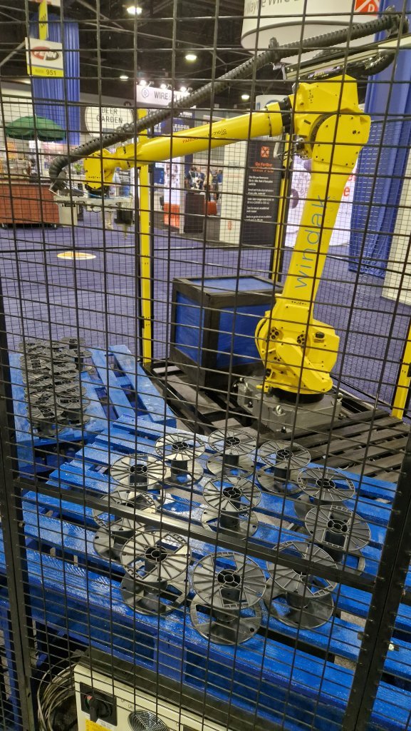 6-axis robot de-palletizing solution | WIRE