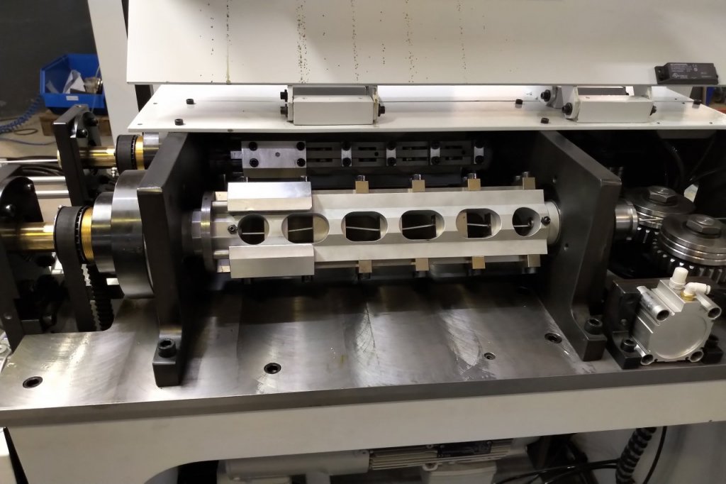 Special machine to produce U-staples | WIRE