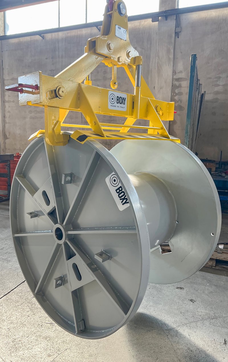 Steel reels and handling equipments | WIRE