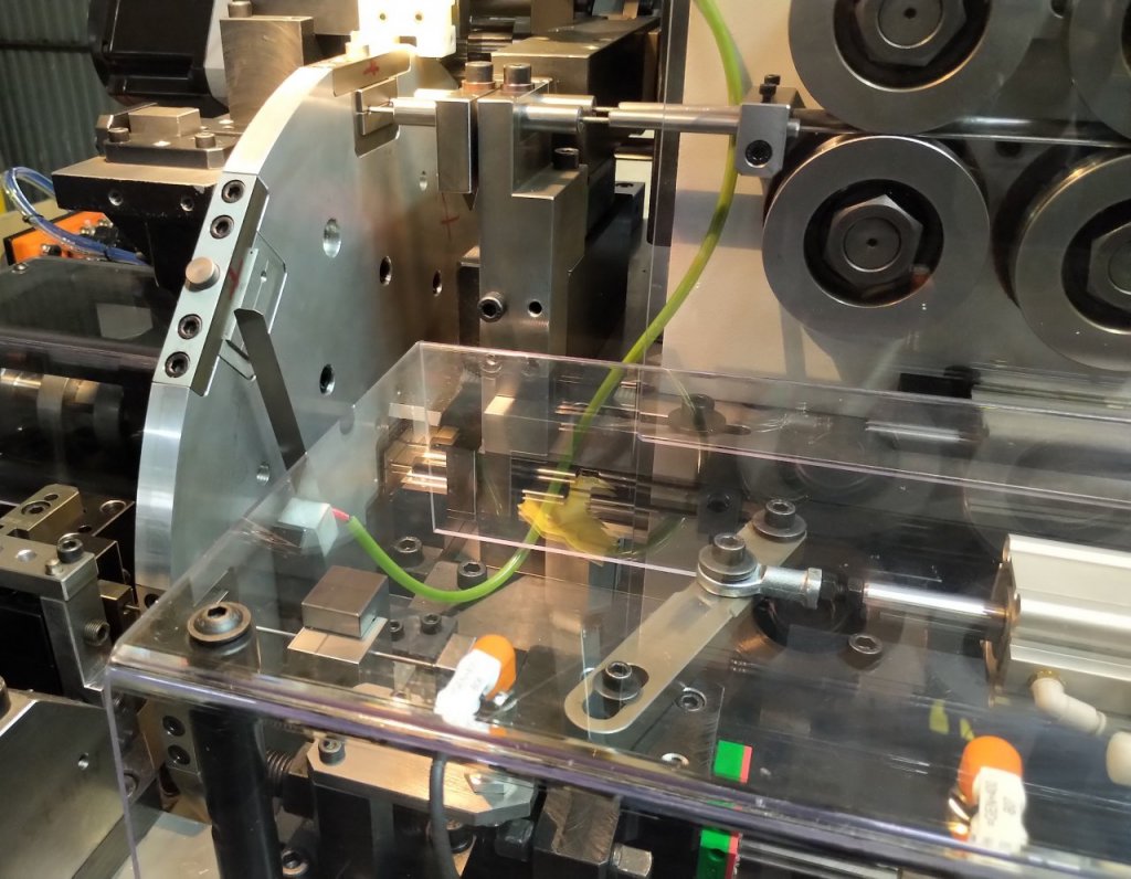 Special machine to produce U-staples | WIRE