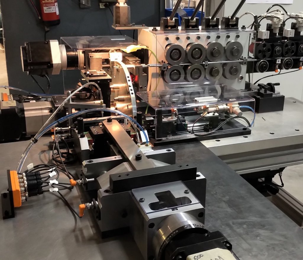 Special machine to produce U-staples | WIRE