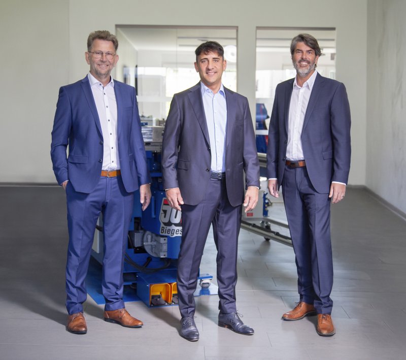 Biegen in Bestform: 45 Jahre Jutec | BLECH+ROHRE+PROFILE