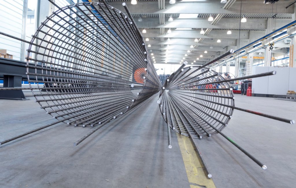 Cage welding machine for the production of precast concrete driven ...