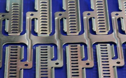 „New Work“ beim Stanzen | BLECH+ROHRE+PROFILE